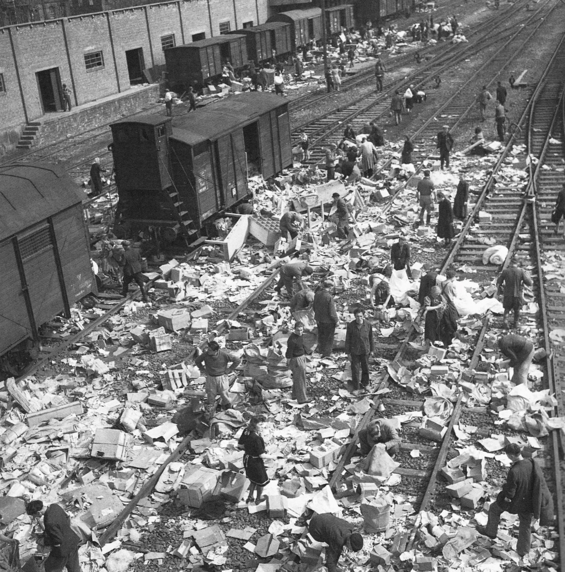 Aftermath: Europe in 1945 - Aftermath by Keith Lowe