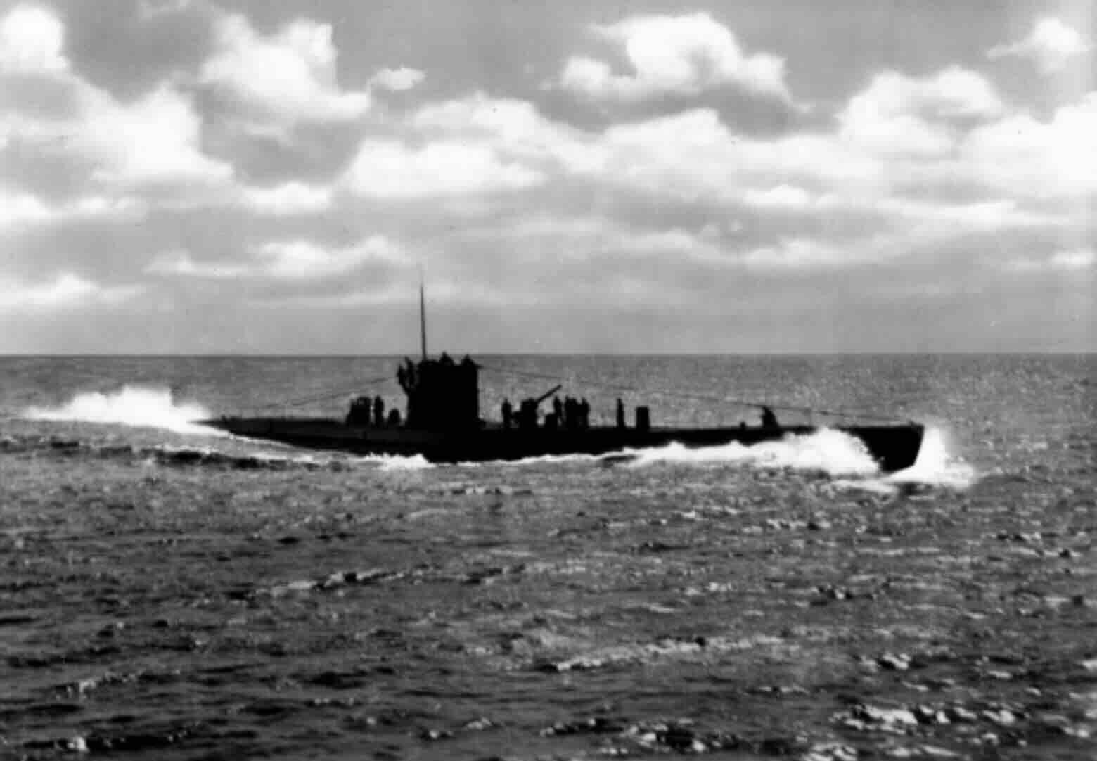 U-333 survives attack by Walker's group