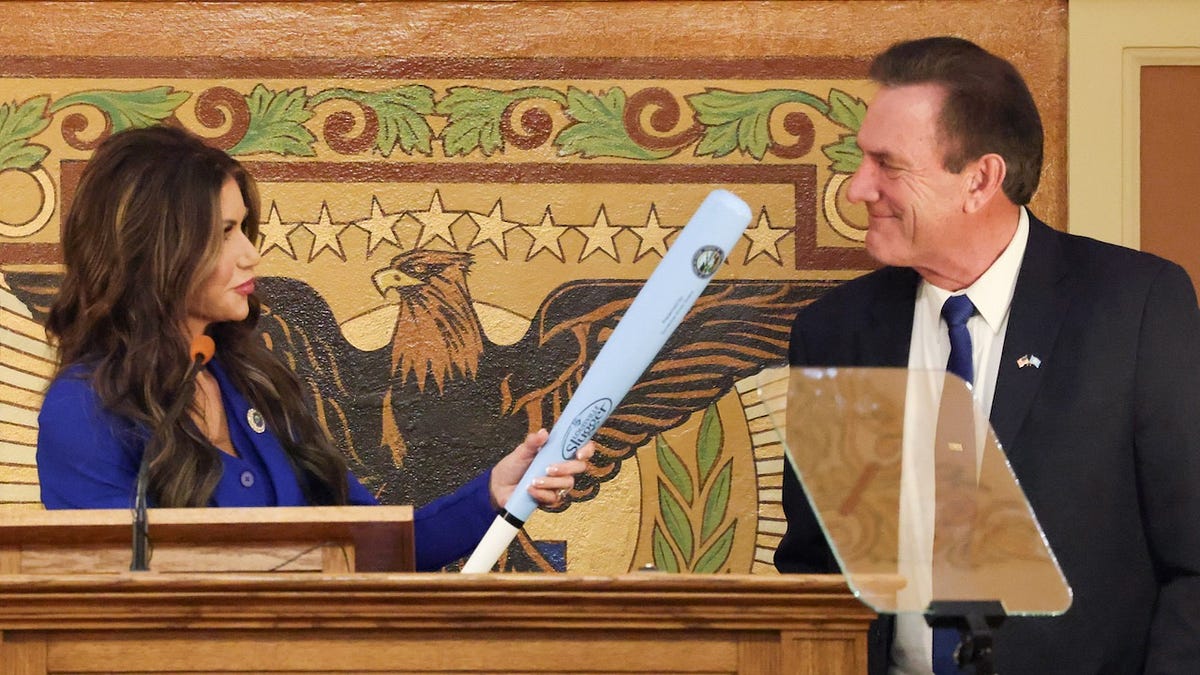 Kristi Noem resigns as South Dakota governor, Rhoden assumes office