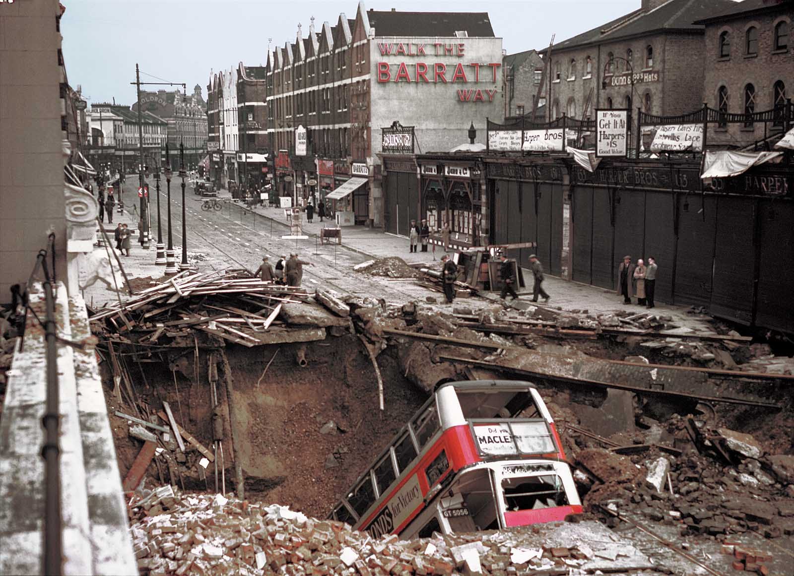 100 Unforgettable History: Iconic Photos from the Past