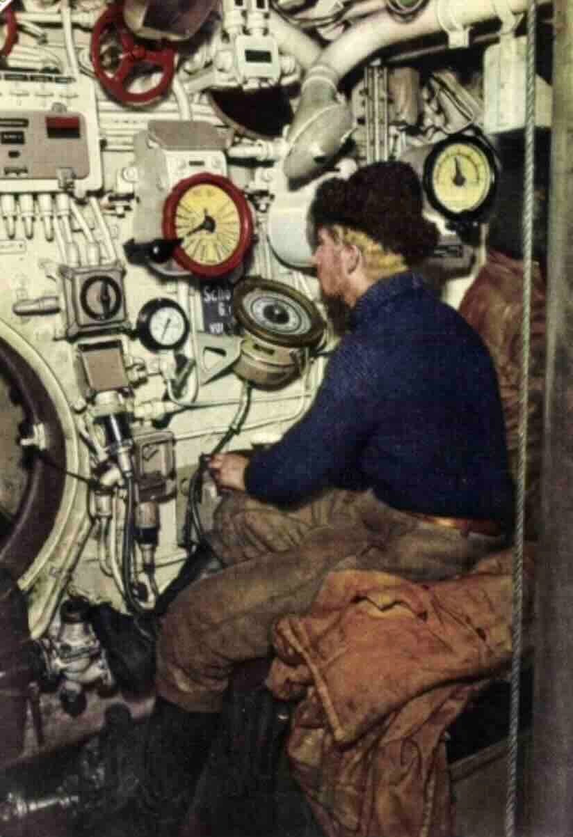 U-333 survives attack by Walker's group
