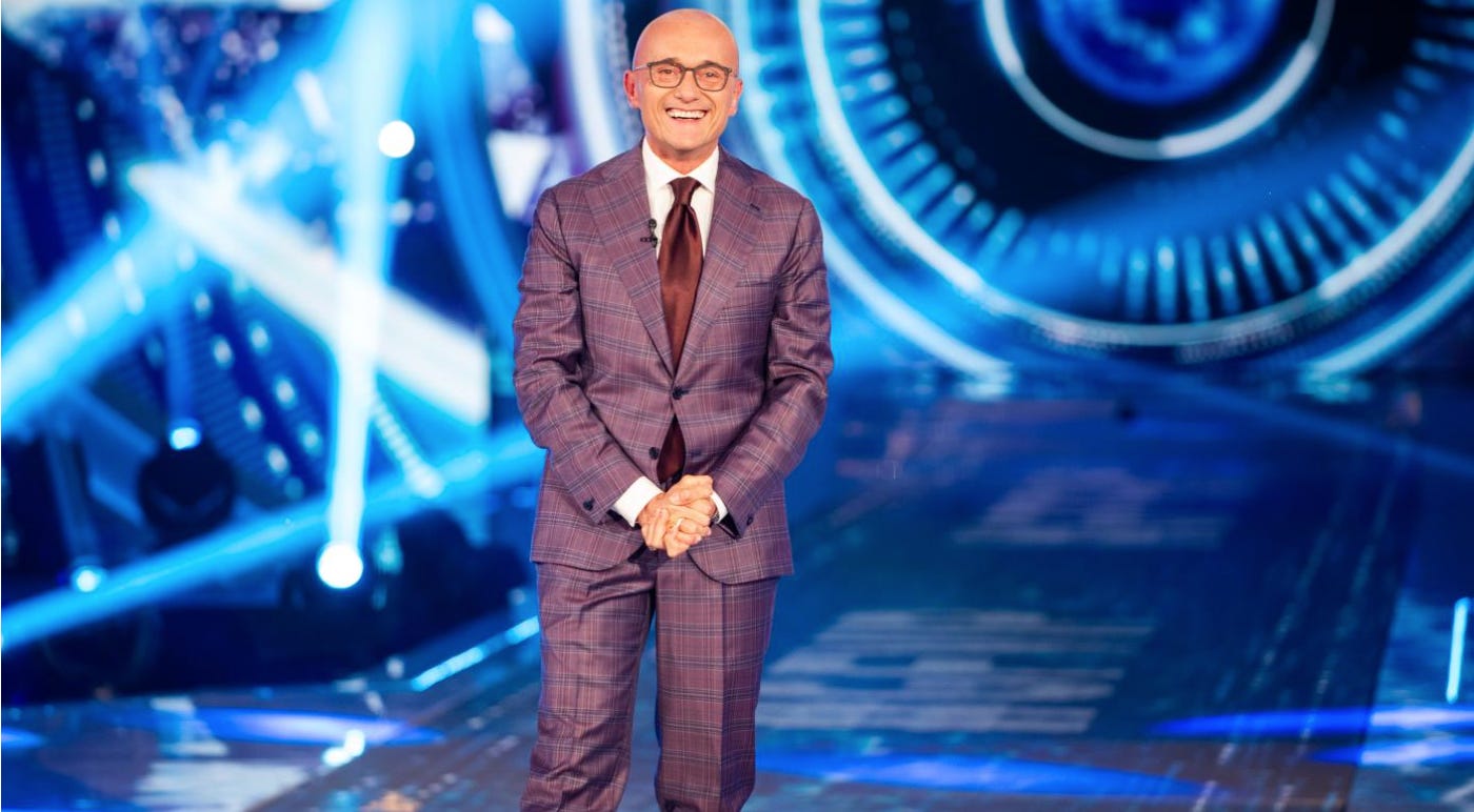 Alfonso Signorini sceglie l’autosospensione da Mediaset