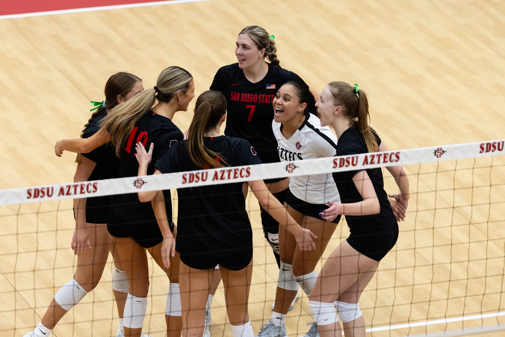 Make That Six Straight for Aztec Volleyball