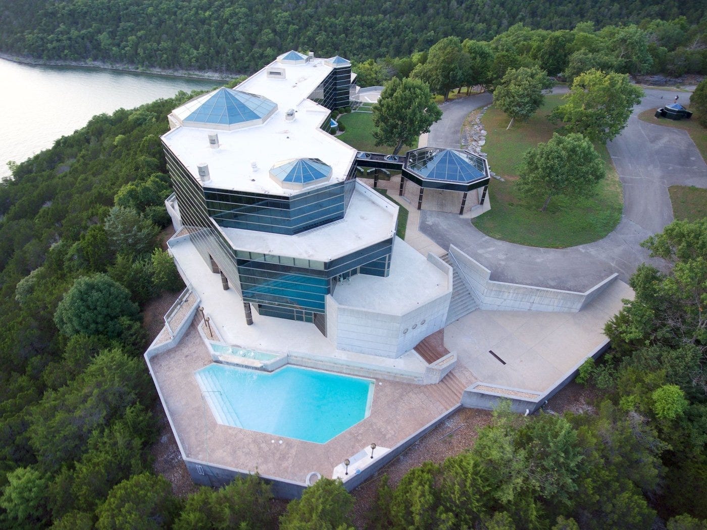 The Evergreen Crystal Palace: A Legacy of Opulence on Table Rock Lake