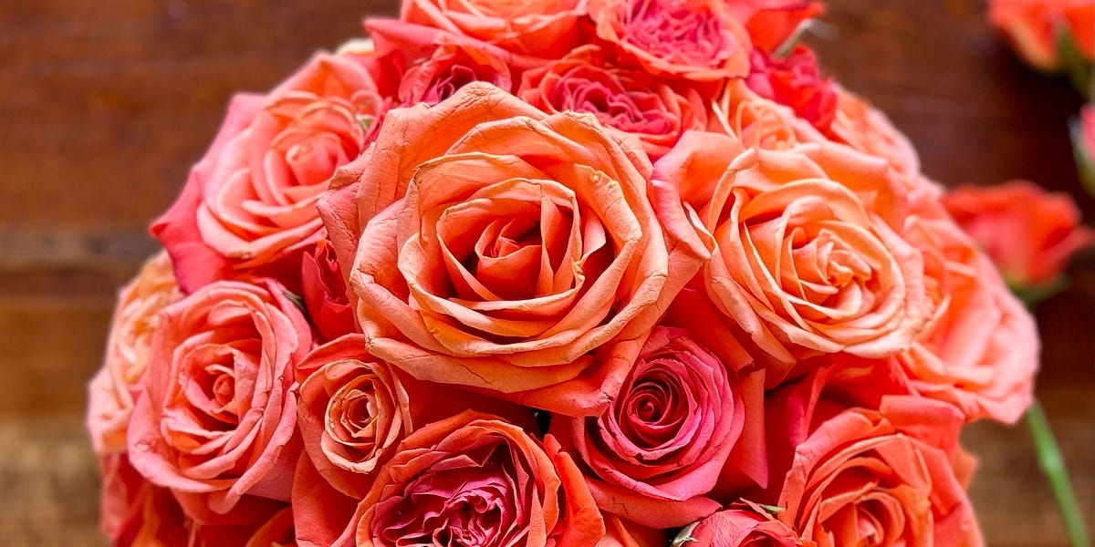 DIY: Pavé style rose arrangement - by Jasmine Neal