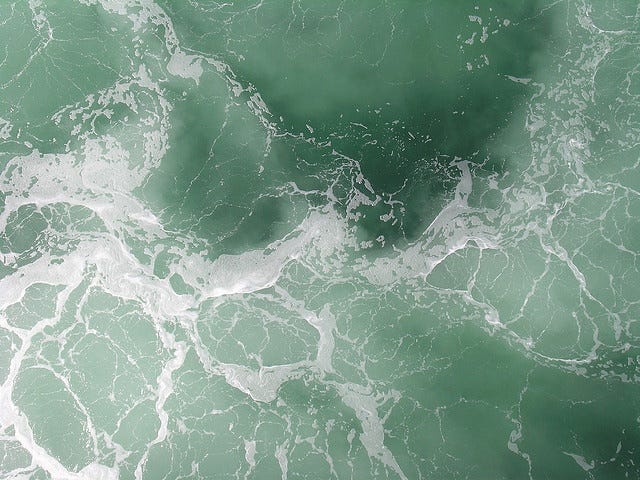 Seafoam Green: A Timeless Blue-Green for Interiors, Fashion, and Branding