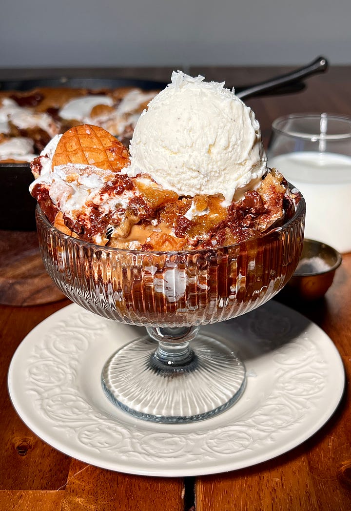fluffernutter chocolate chip cookie skillet (w/ brown butter)