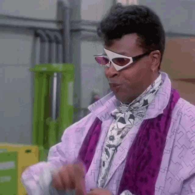 kim cattrall mannequin gif