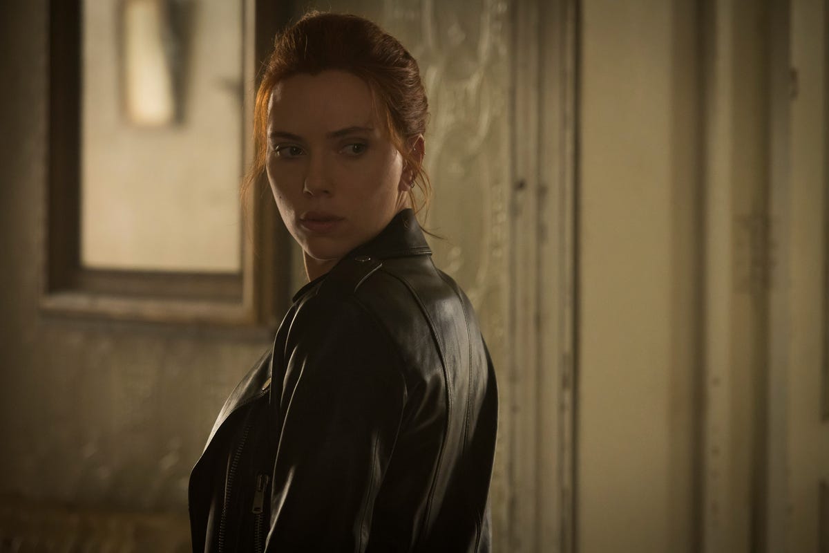 Rumor: Scarlett Johansson To Play Bruce Wayne's Love Interest Turned ...