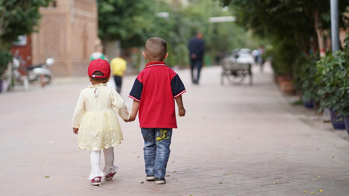 do siblings get along