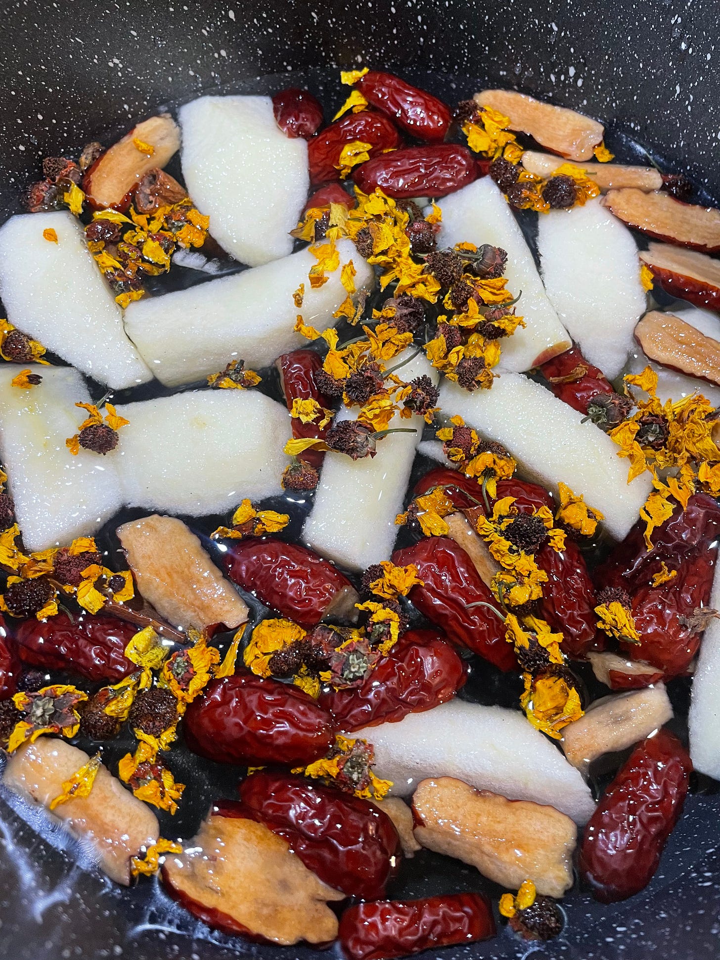 RED DATE TEA - by Alicia Mogent 🌺 - Your Wellness Club