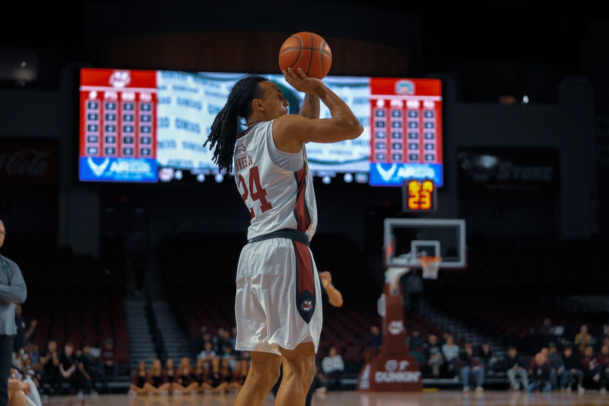 Banks Jr. Ties Single-Season Record in Three Pointers Made in Win Over ...