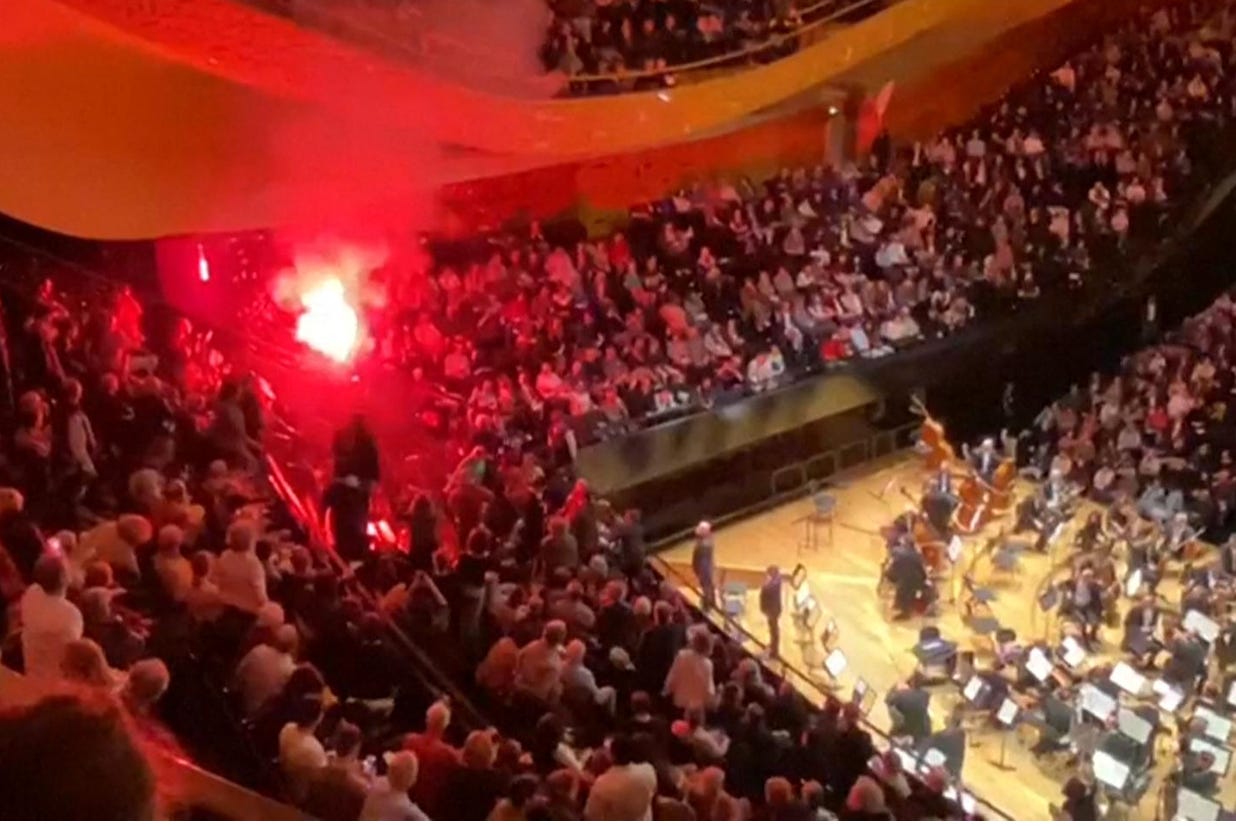 Après la bataille... - by Yves Riesel - COUACS.INFO