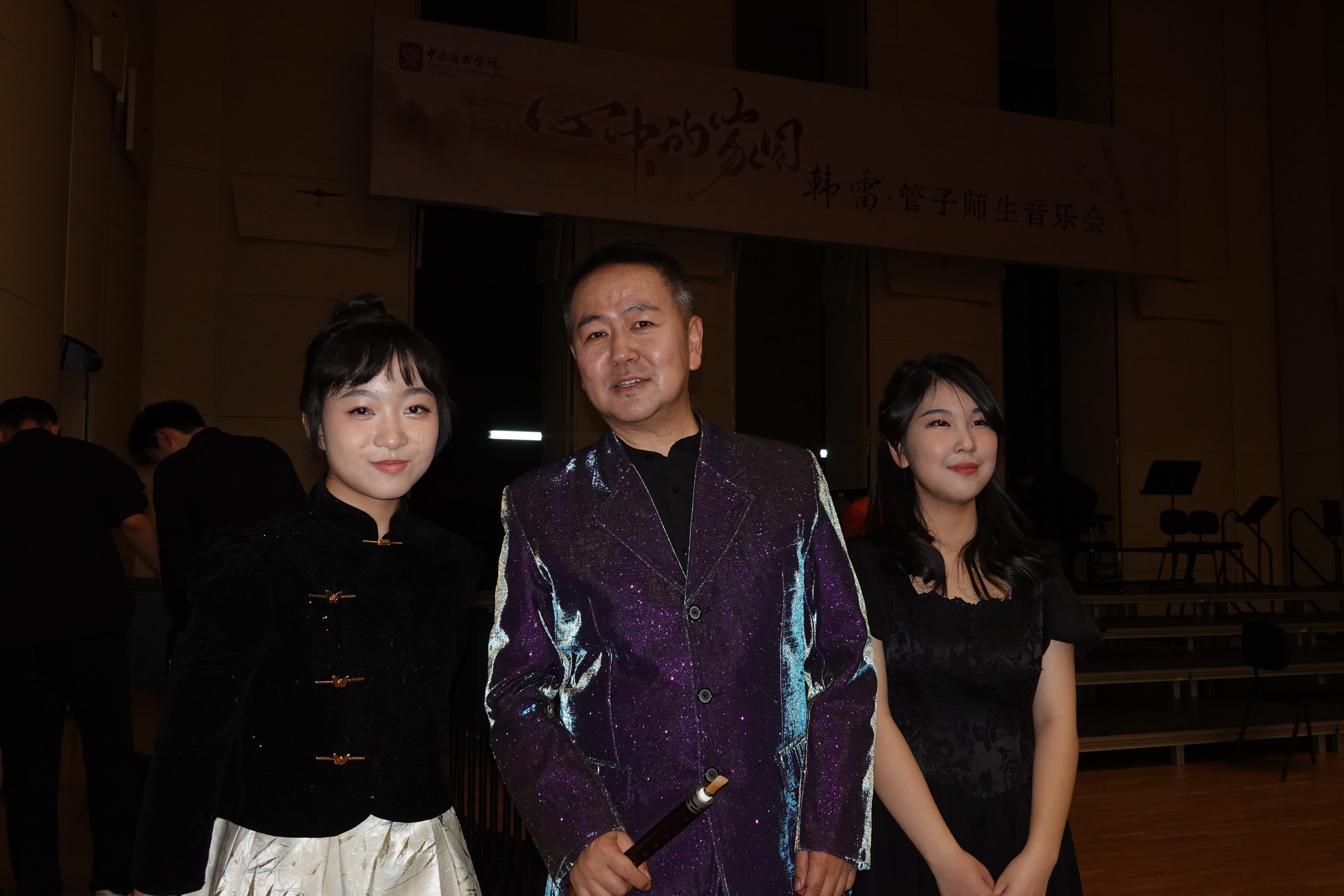 Han Lei and Students Spotlight Guanzi - by Rudolph Tang