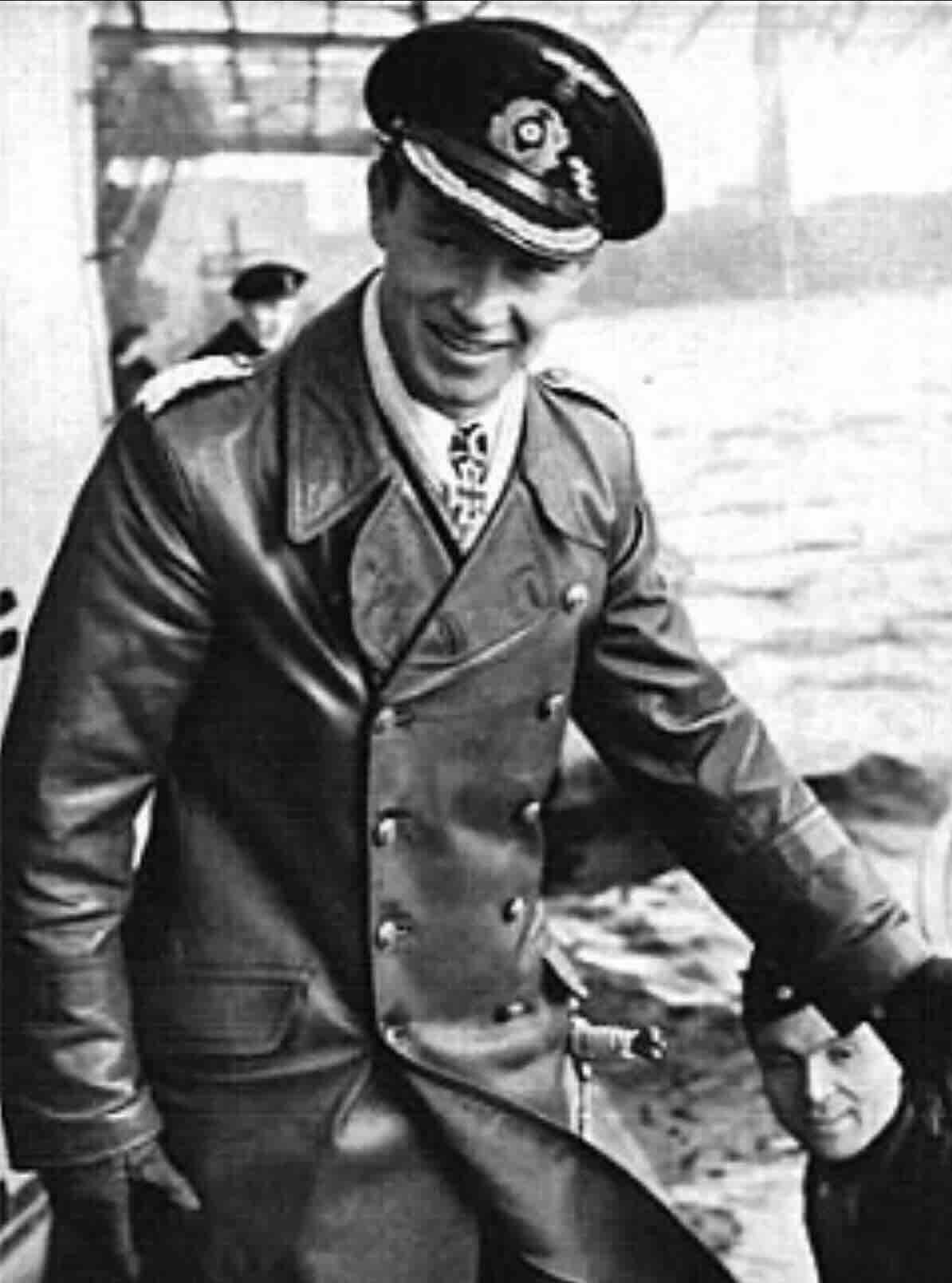 U-333 survives attack by Walker's group