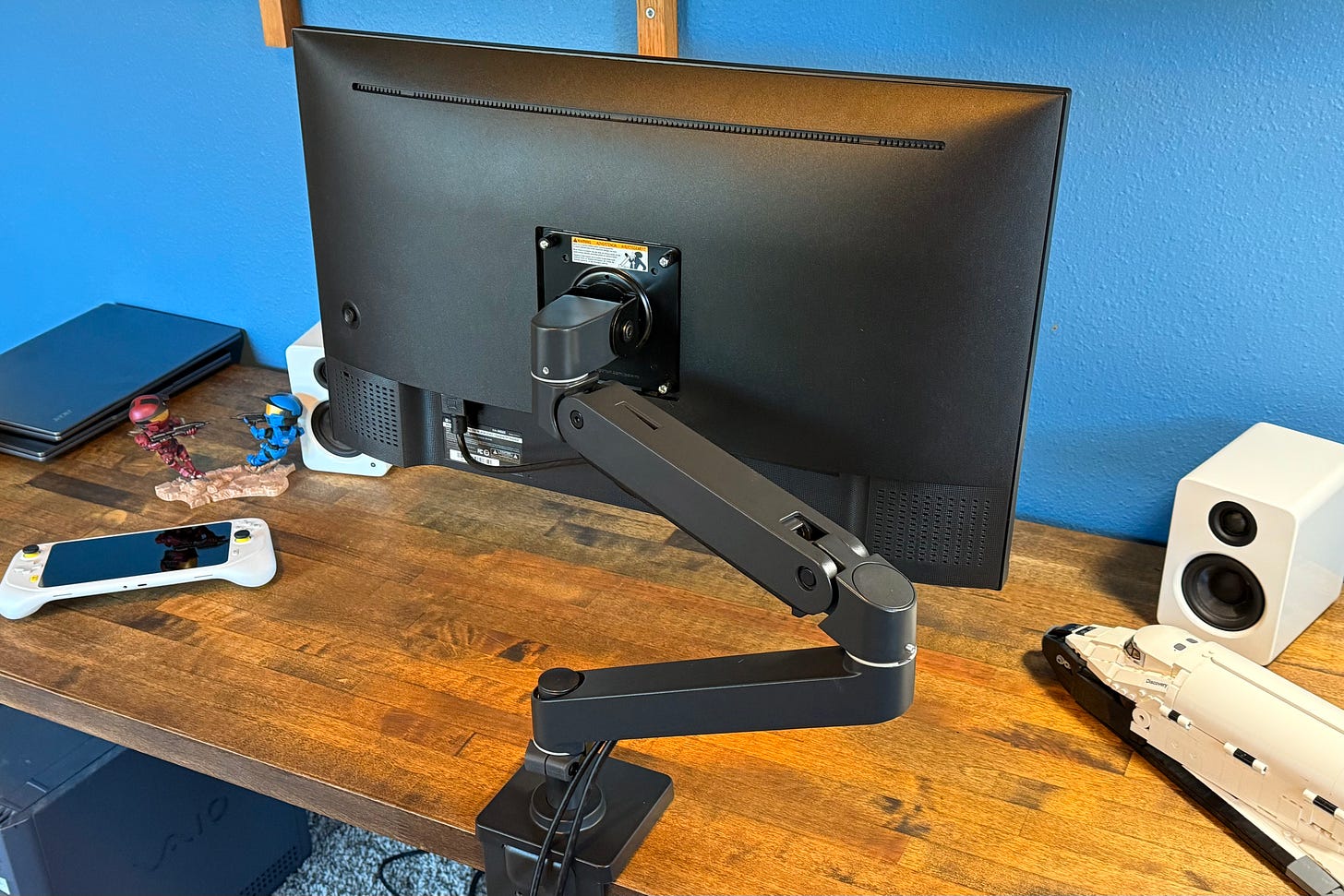 A closer look at the Ergotron LX Pro - by Matthew S. Smith