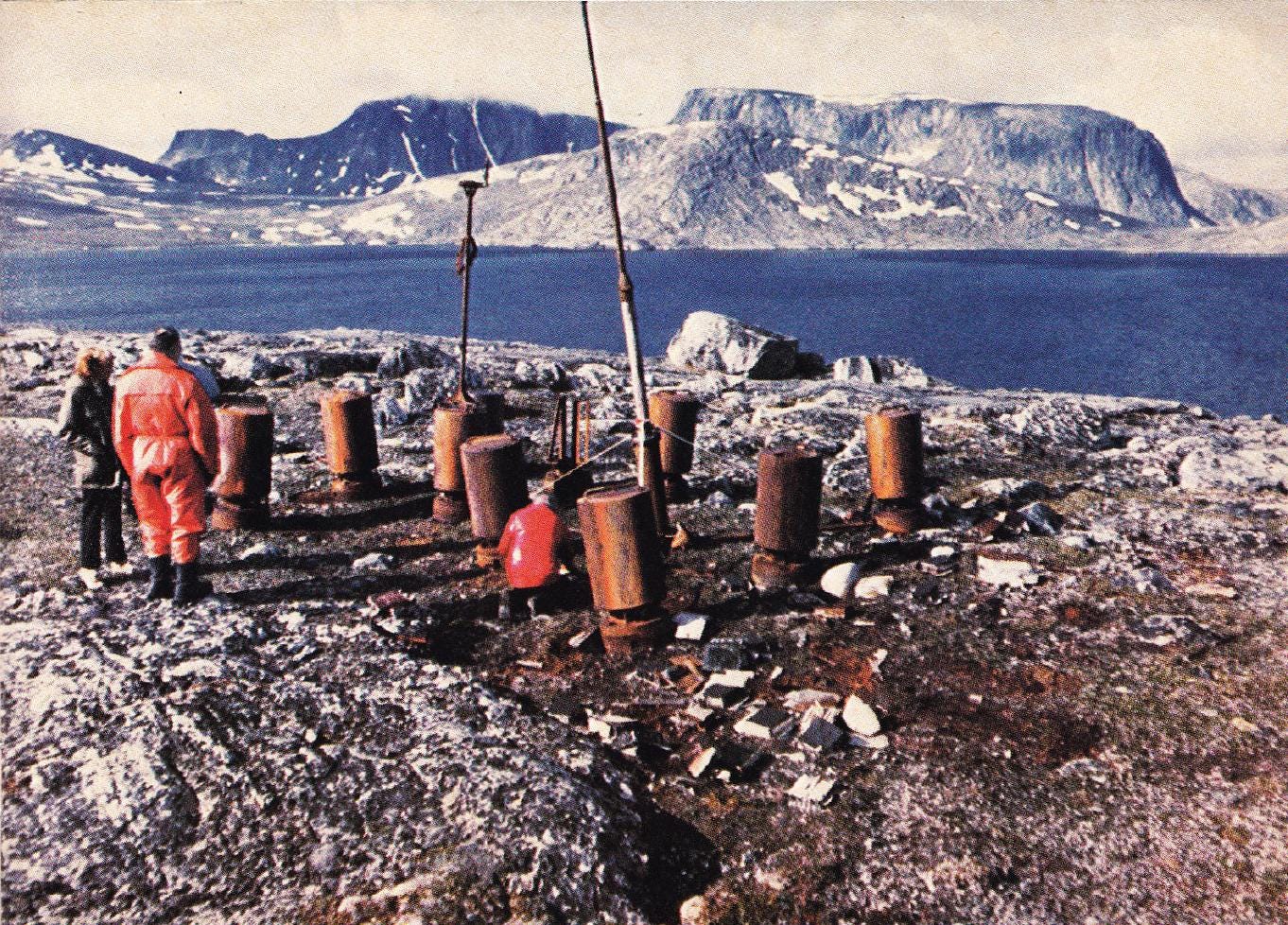 Why did nazi Germany build "bases" in Greenland, Svalbard and Canada