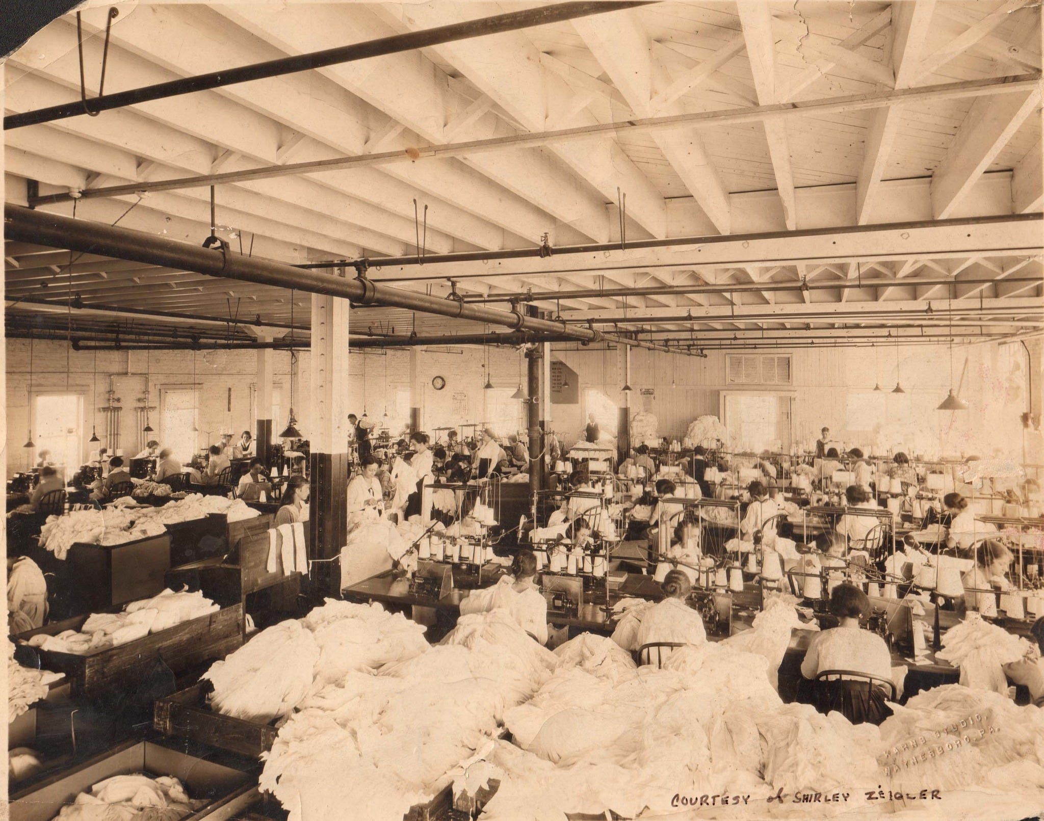 1949: Swing-Your-Partner Cake - by Lorinda Brandon