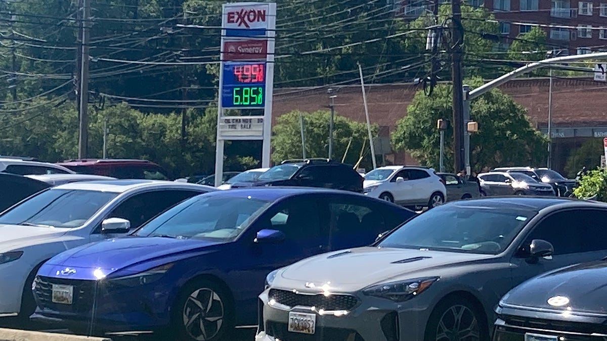 Essence à $4.99 : quand se déplacer devient un luxe aux États-Unis