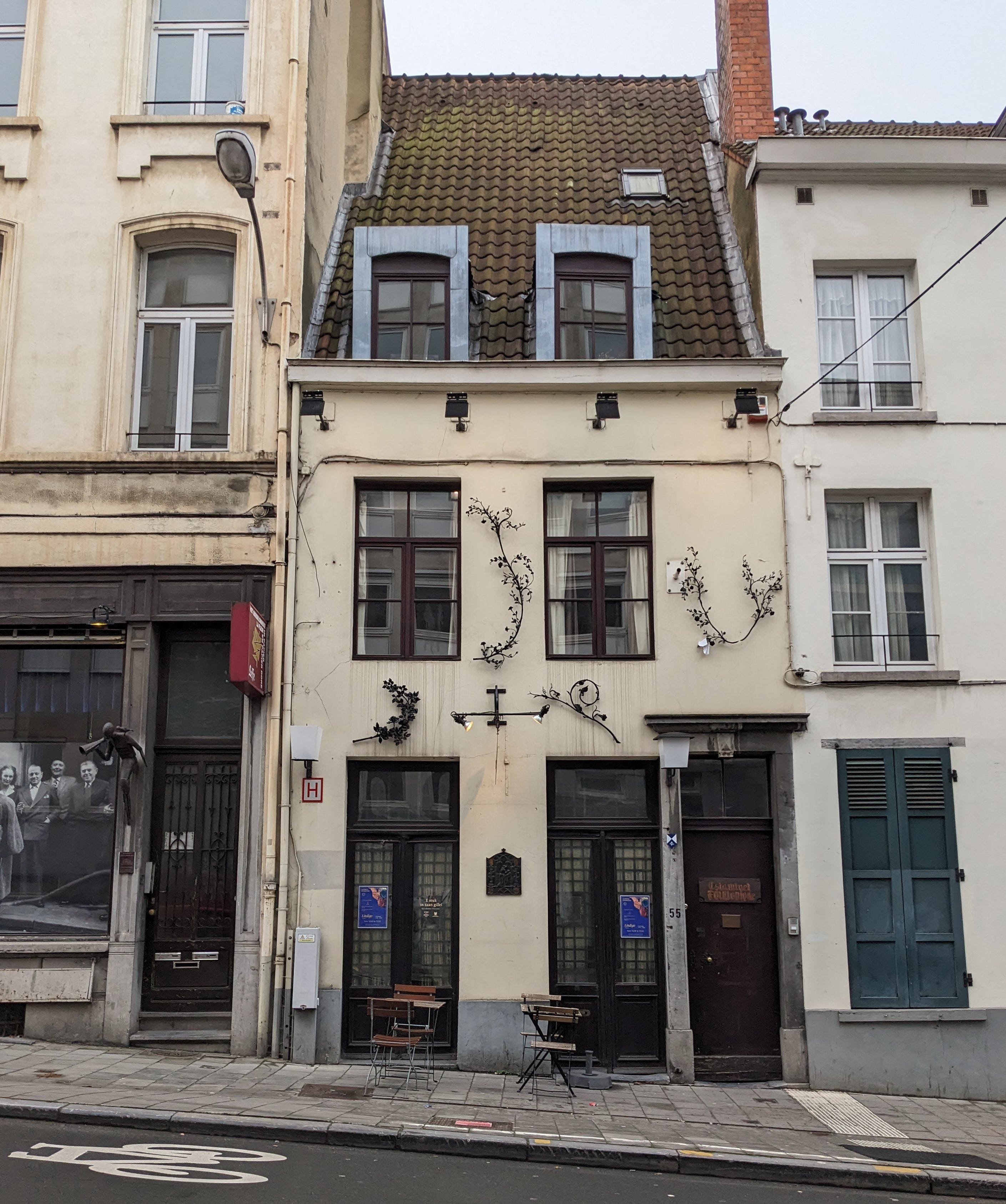 The Belgian Trip: La Fleur en Papier Doré - by Cath Pound