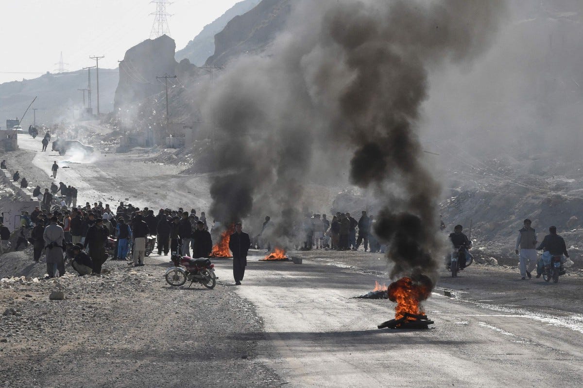 Pakistan Seeks Peacemaker Role Abroad Amid War at Home