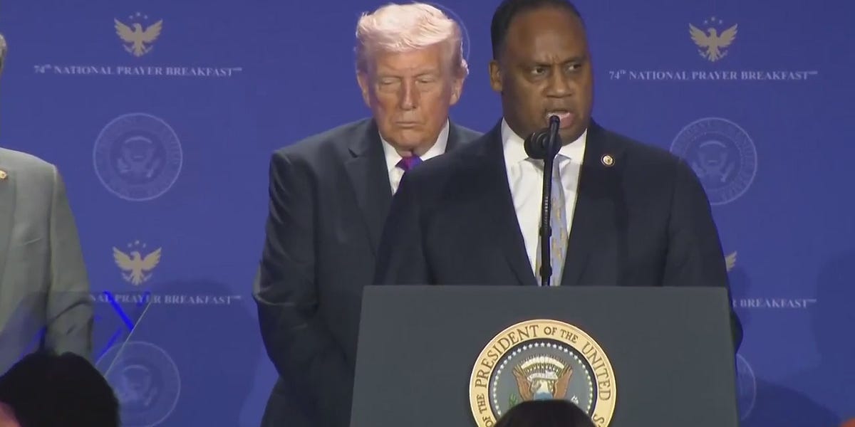 BREAKING: Congressman Jonathan Jackson prays for Minneapolis and those ...