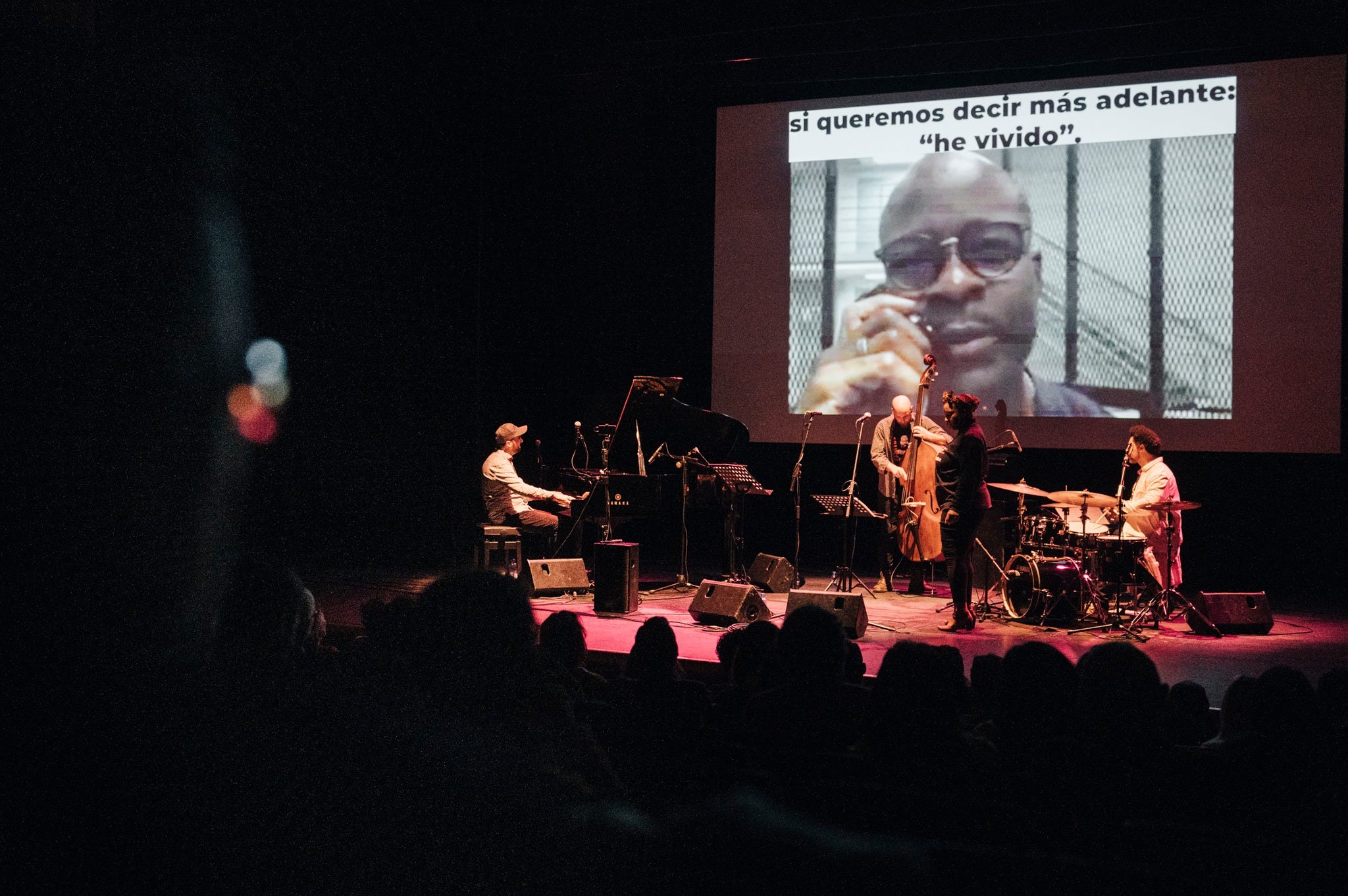 Jazz, spoken word e ambiguidade moral em Live from Death Row (2025 ...