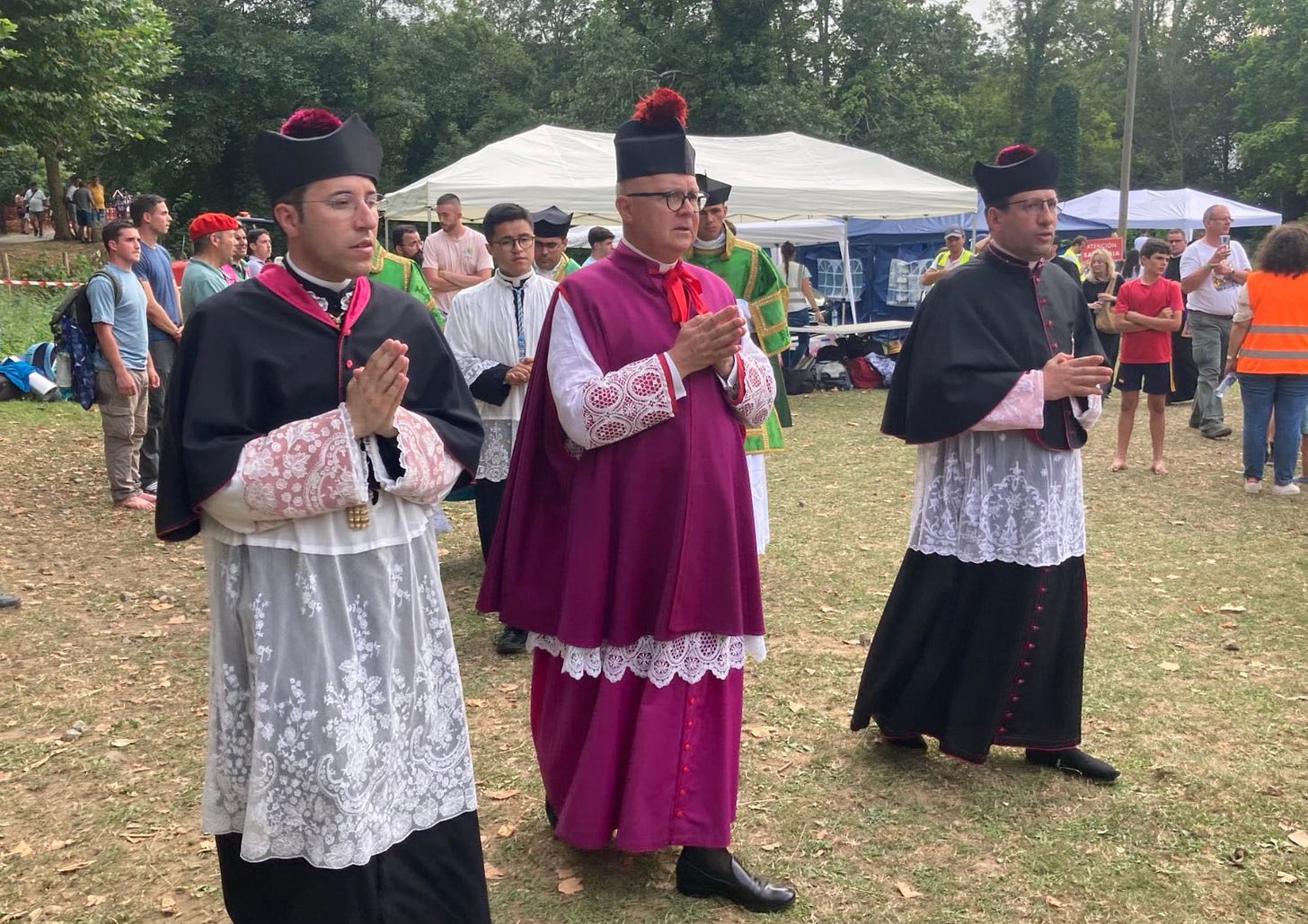 Shock in Vaticano. Il cerimoniere addita la Curia e i cardinali come ...