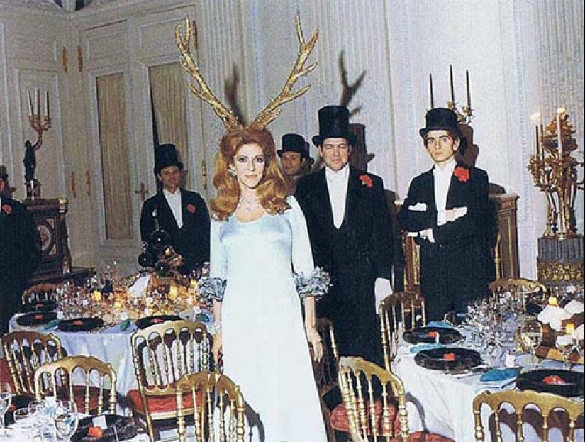 21 Goosebumps Inducing Photos From Secret Masonic Party of 1972