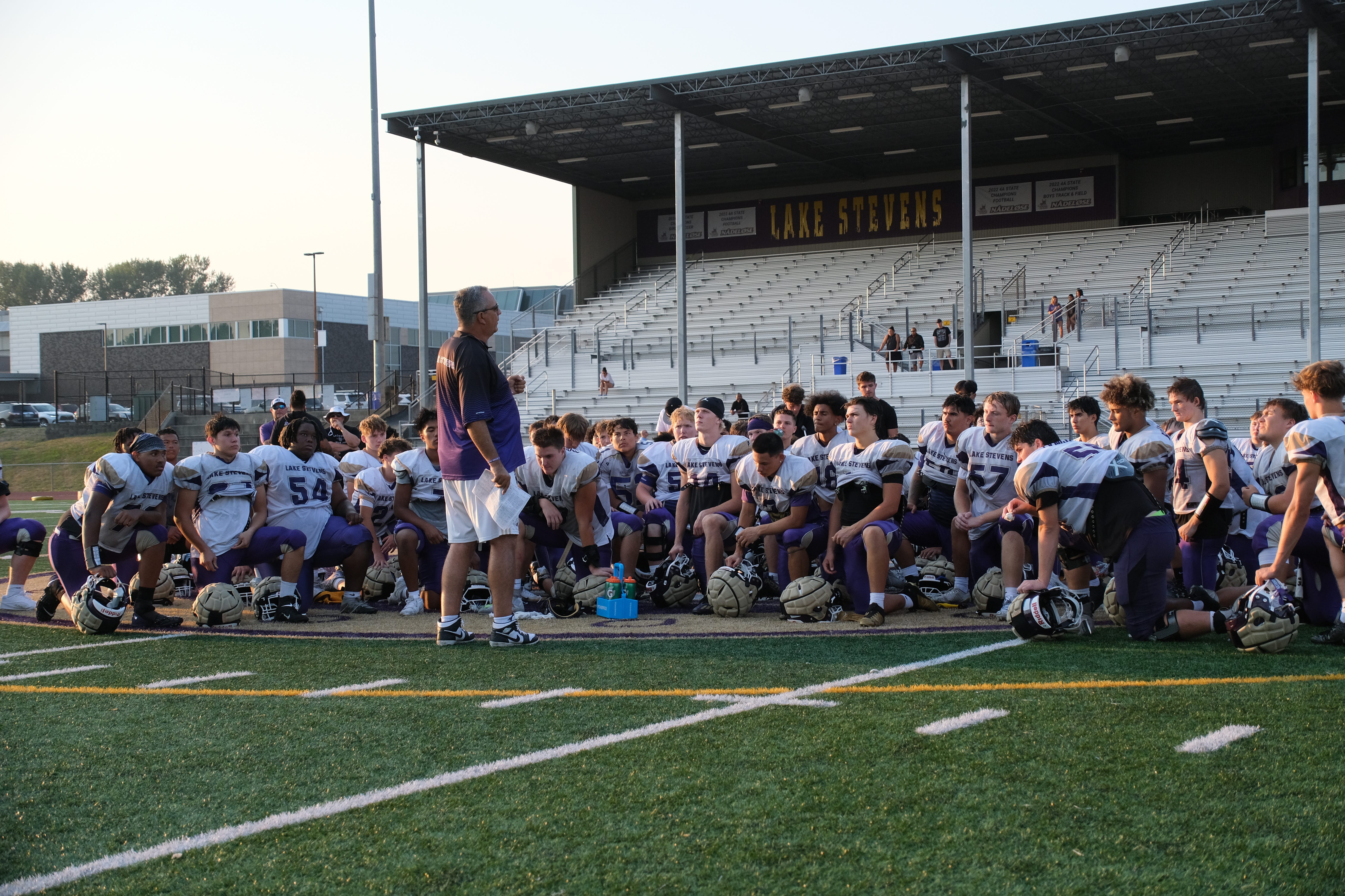 Viking Football Tonight: #4 Lake Stevens Hosts State Champion #1 Sumner ...