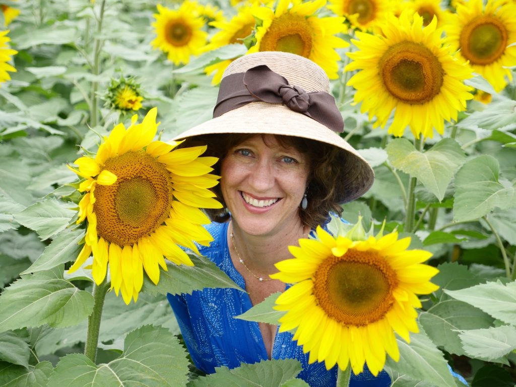 Authors are Real People, too! - Robin Currie
