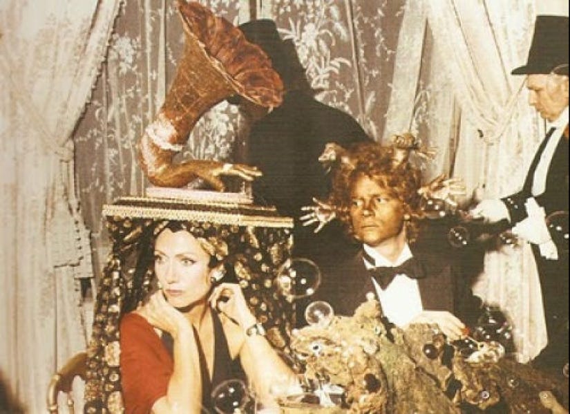 21 Goosebumps Inducing Photos From Secret Masonic Party of 1972