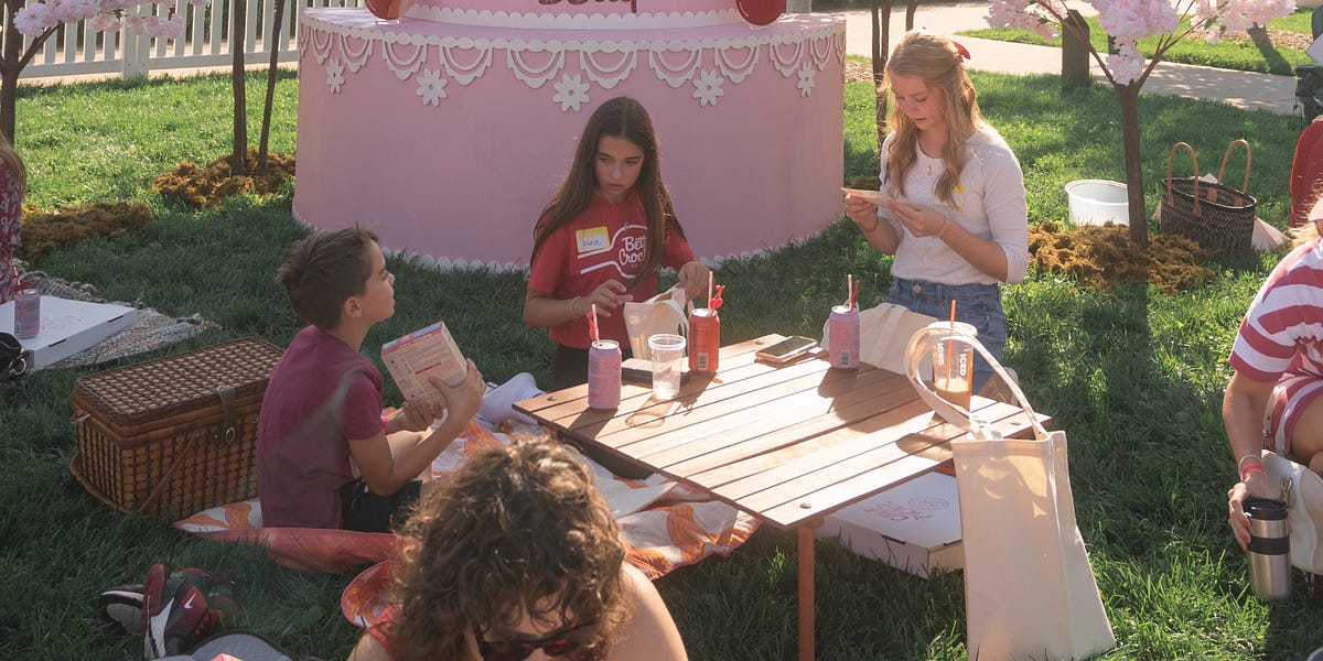 647 cakes from the Minneapolis CAKE PICNIC with Betty Crocker