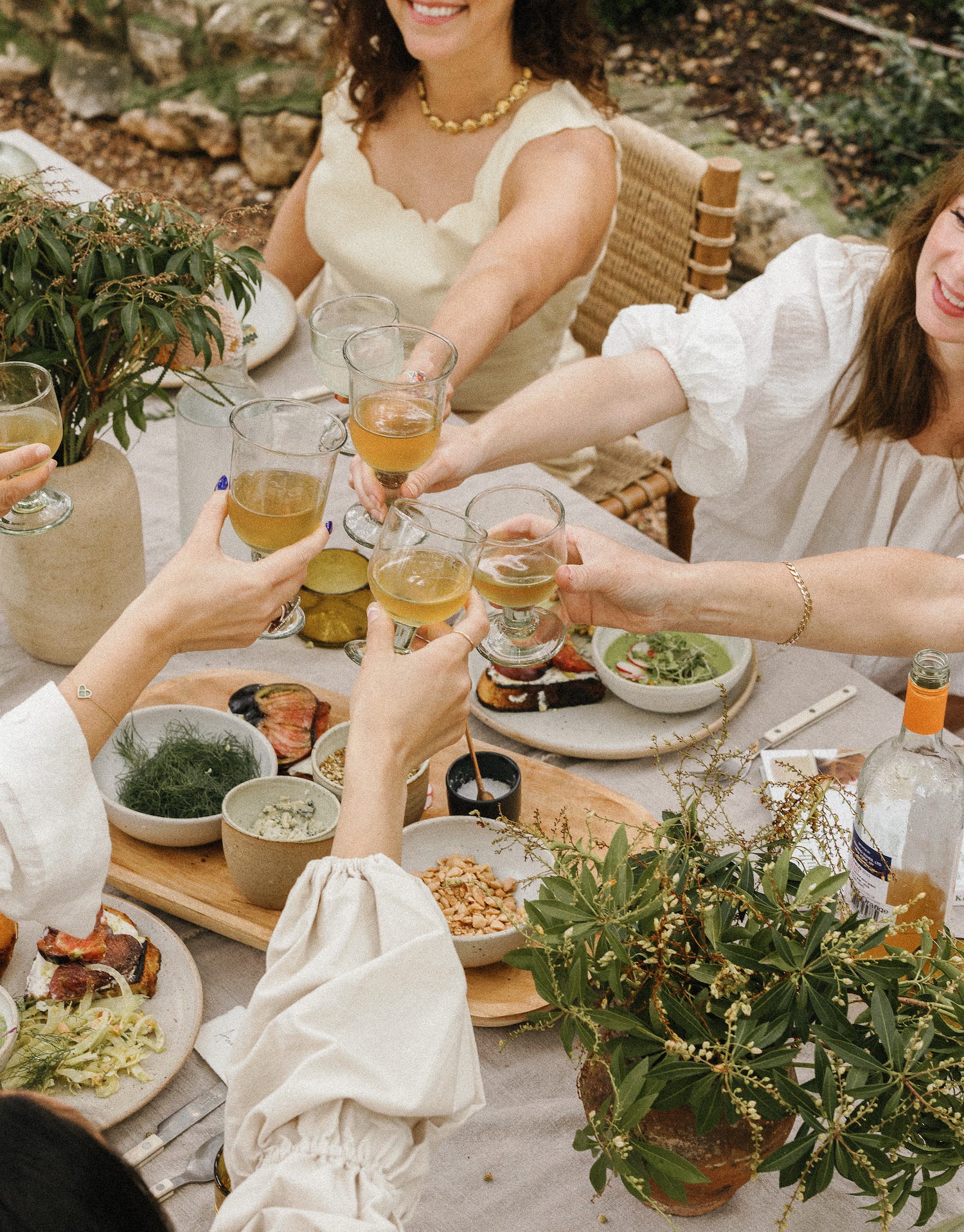 Your Guide to the Ultimate Summer Dinner Party