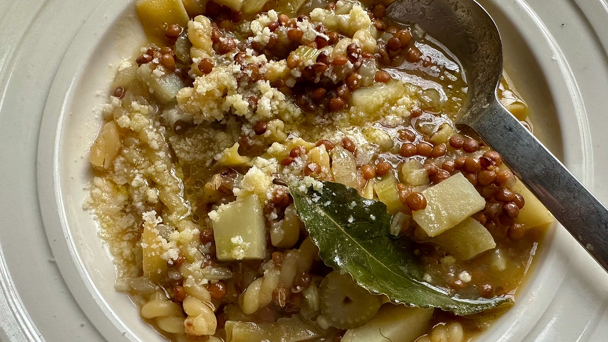 Stewy Lentil Pasta - by Clare de Boer - The Best Bit