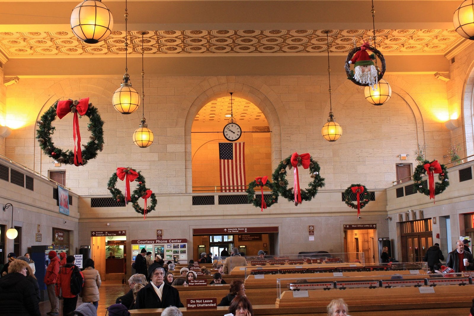 The Way of the WASP: New England Christmas Decorations