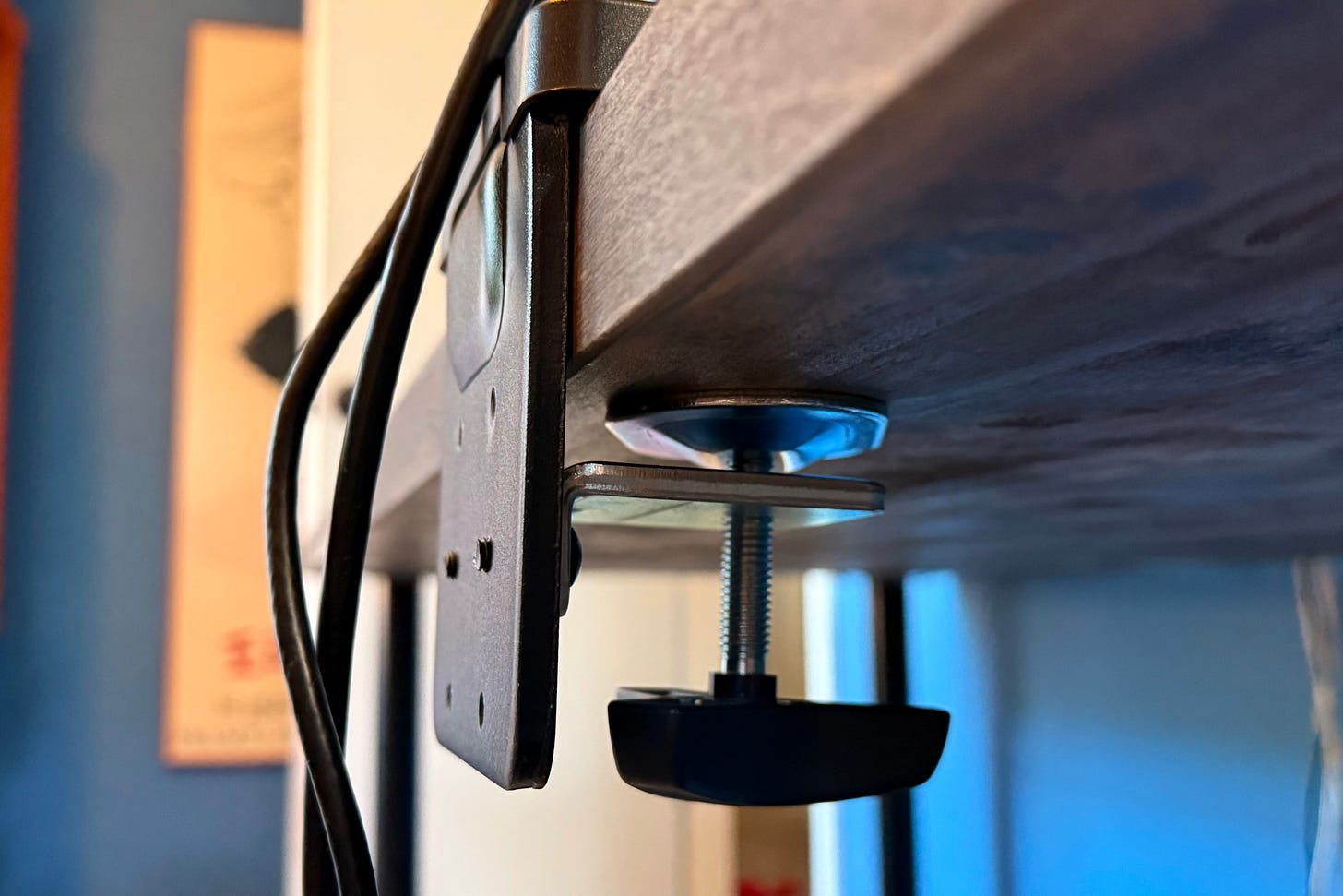 A closer look at the Ergotron LX Pro - by Matthew S. Smith