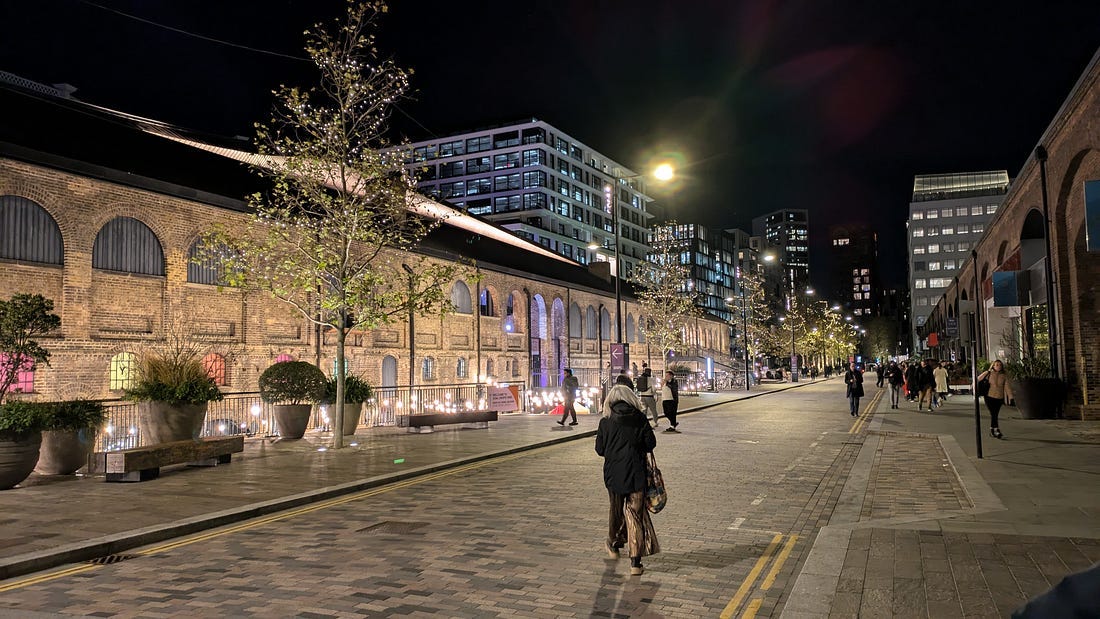 A Christmas Tree in Hiding - by Ella Read