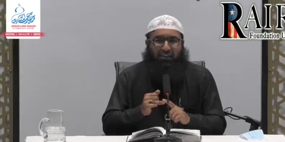 Inside a British Mosque: Teaching How to Bury and Stone Women Alive (Video)