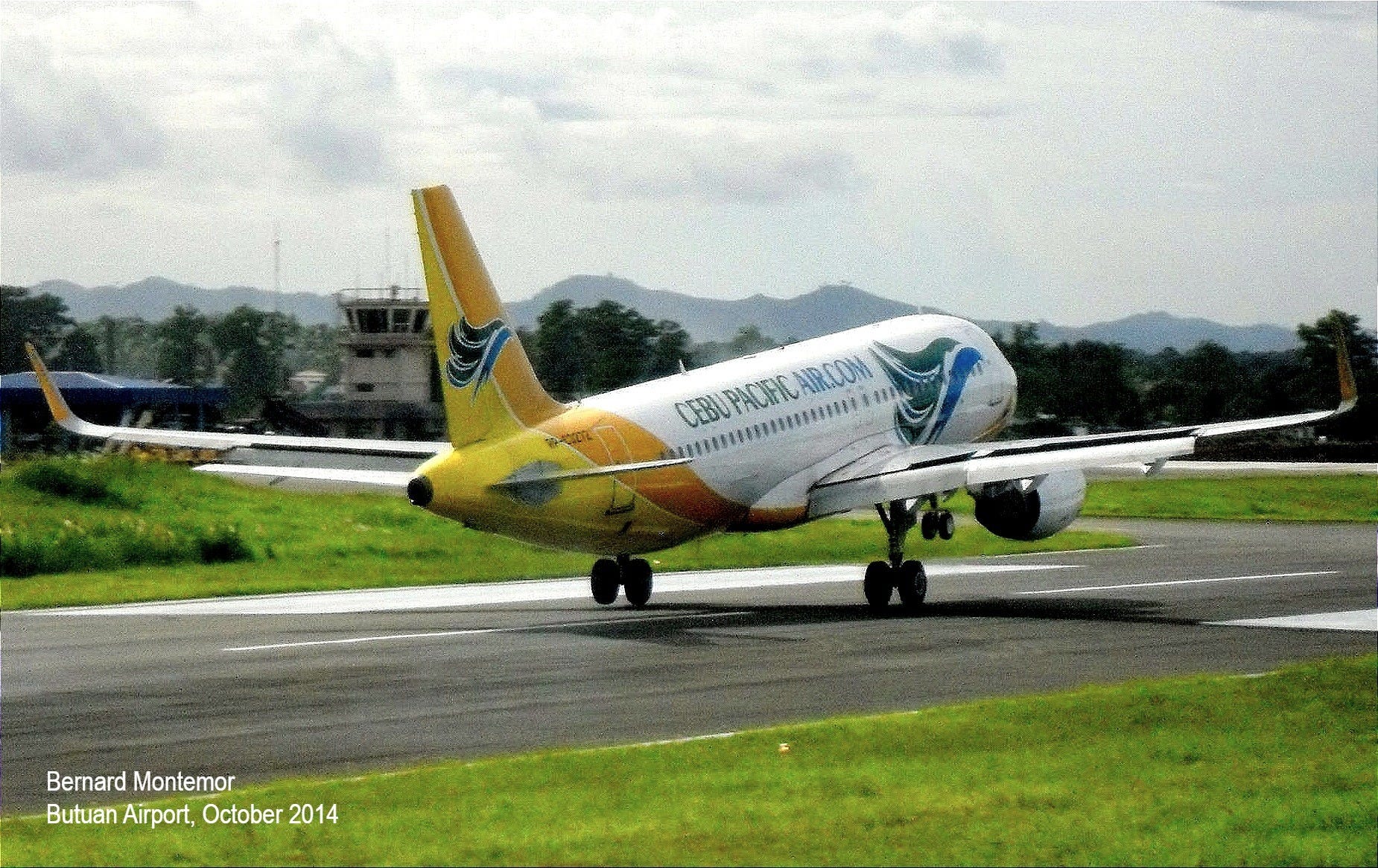 On plane spotting, and getting red-tagged at 12