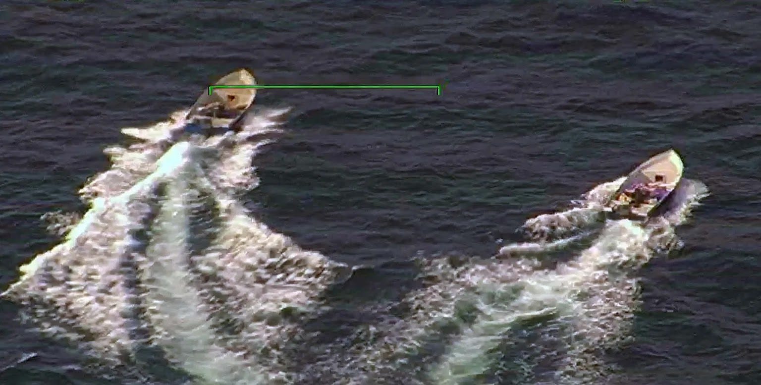 “Sniper” dos “Royal Marines” e helicóptero “Wildcat” em operação de ...