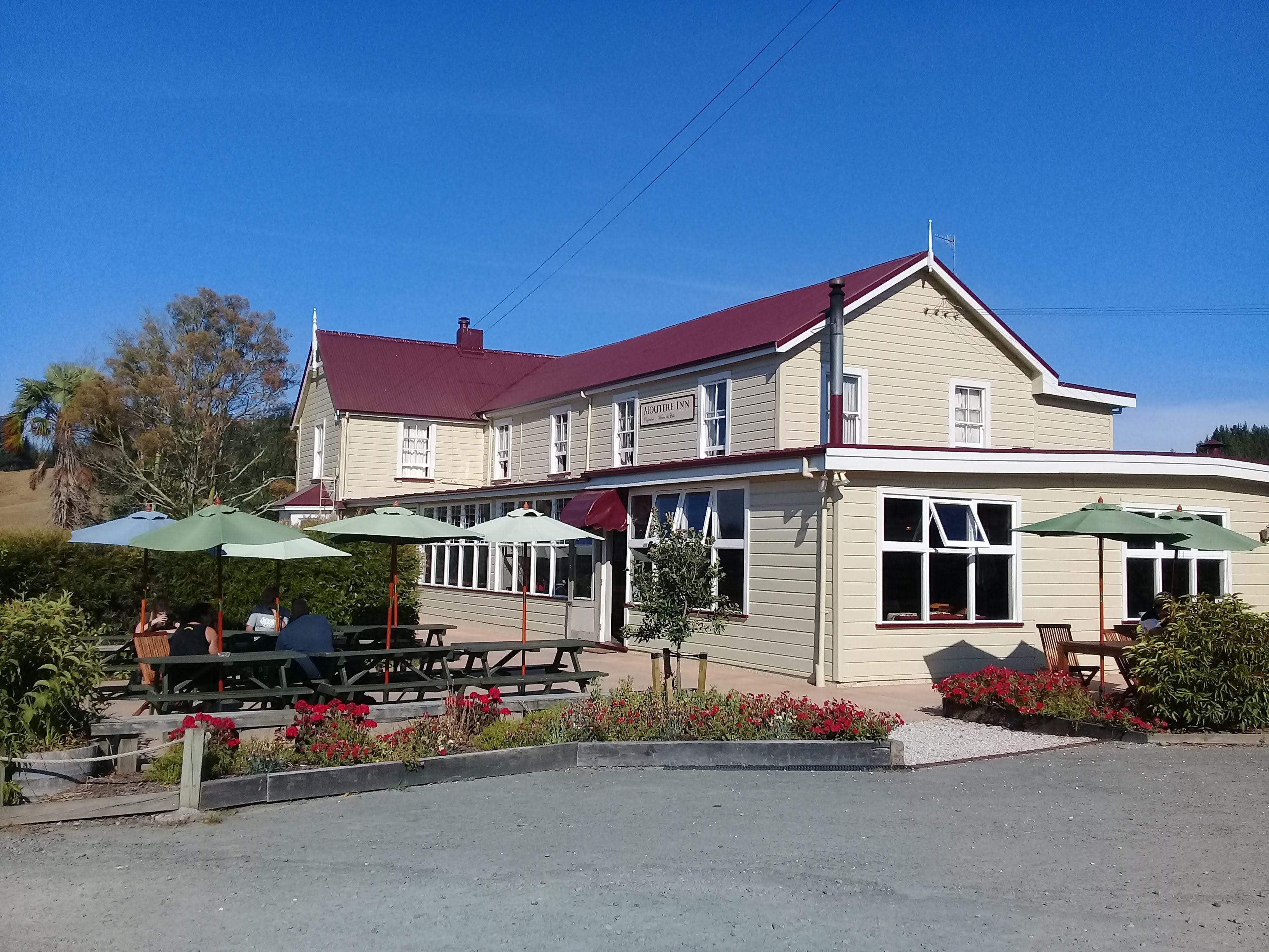 New owners for NZ's oldest pub — a passion project