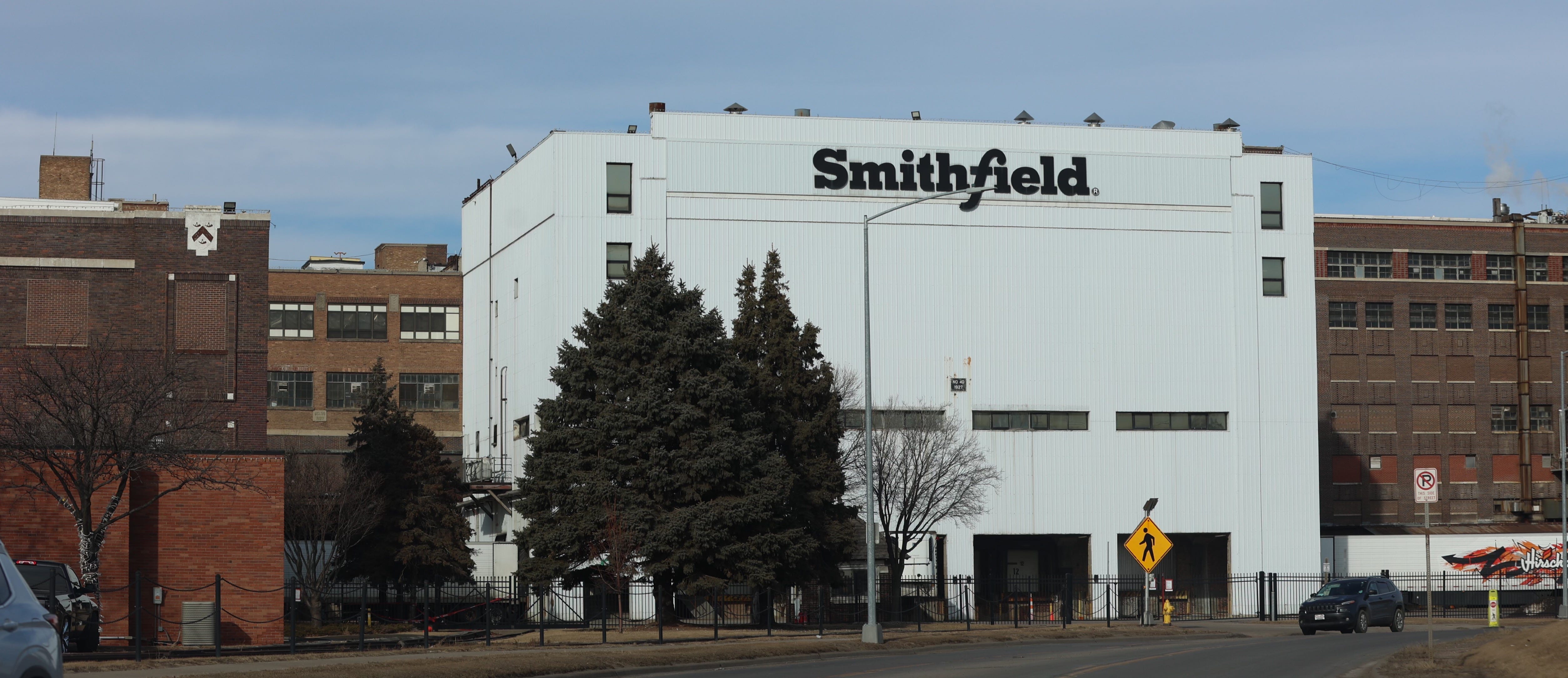 Smithfield, T. Denny Sanford team up on new Sioux Falls processing plant