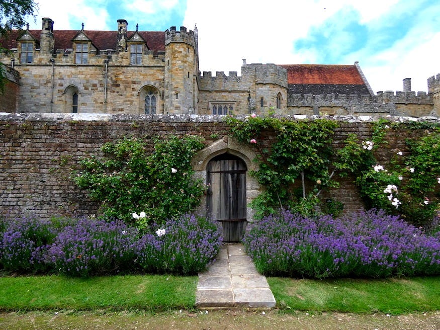 Five... daytrips through Tudor history - by Lydia Manch