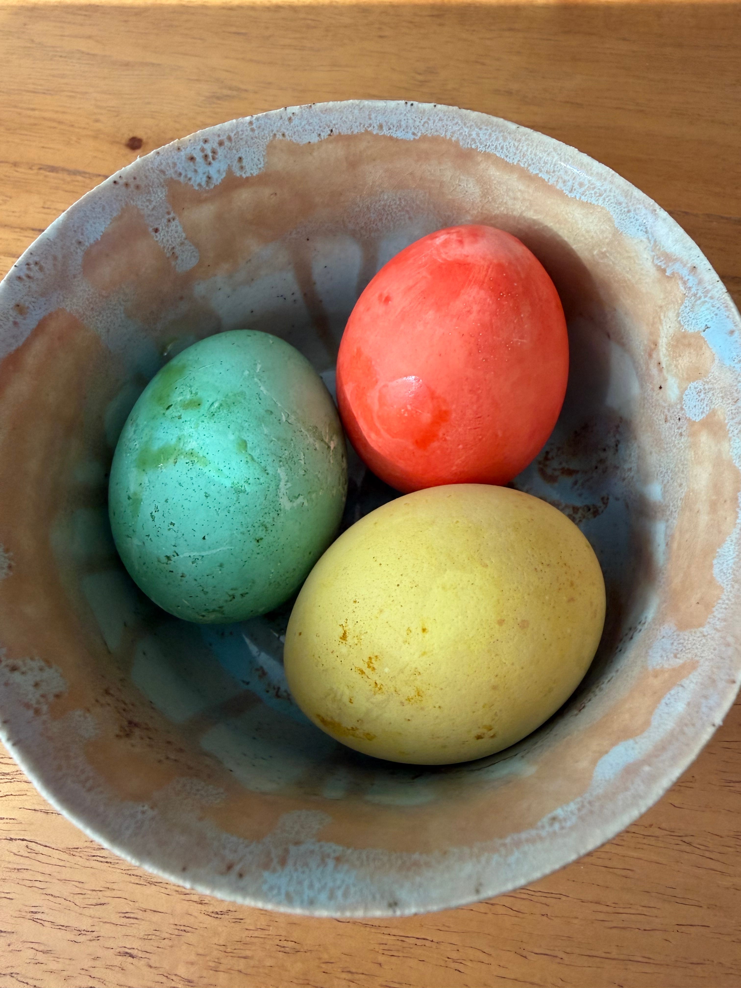 Ovos coloridos para a Páscoa: o resgate da tradição