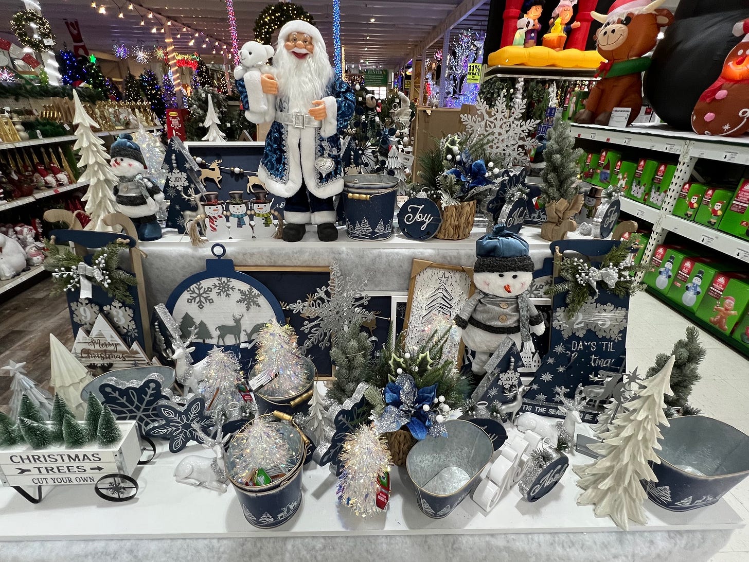 How Menards Made a Simple Tree Display the Season’s Standout