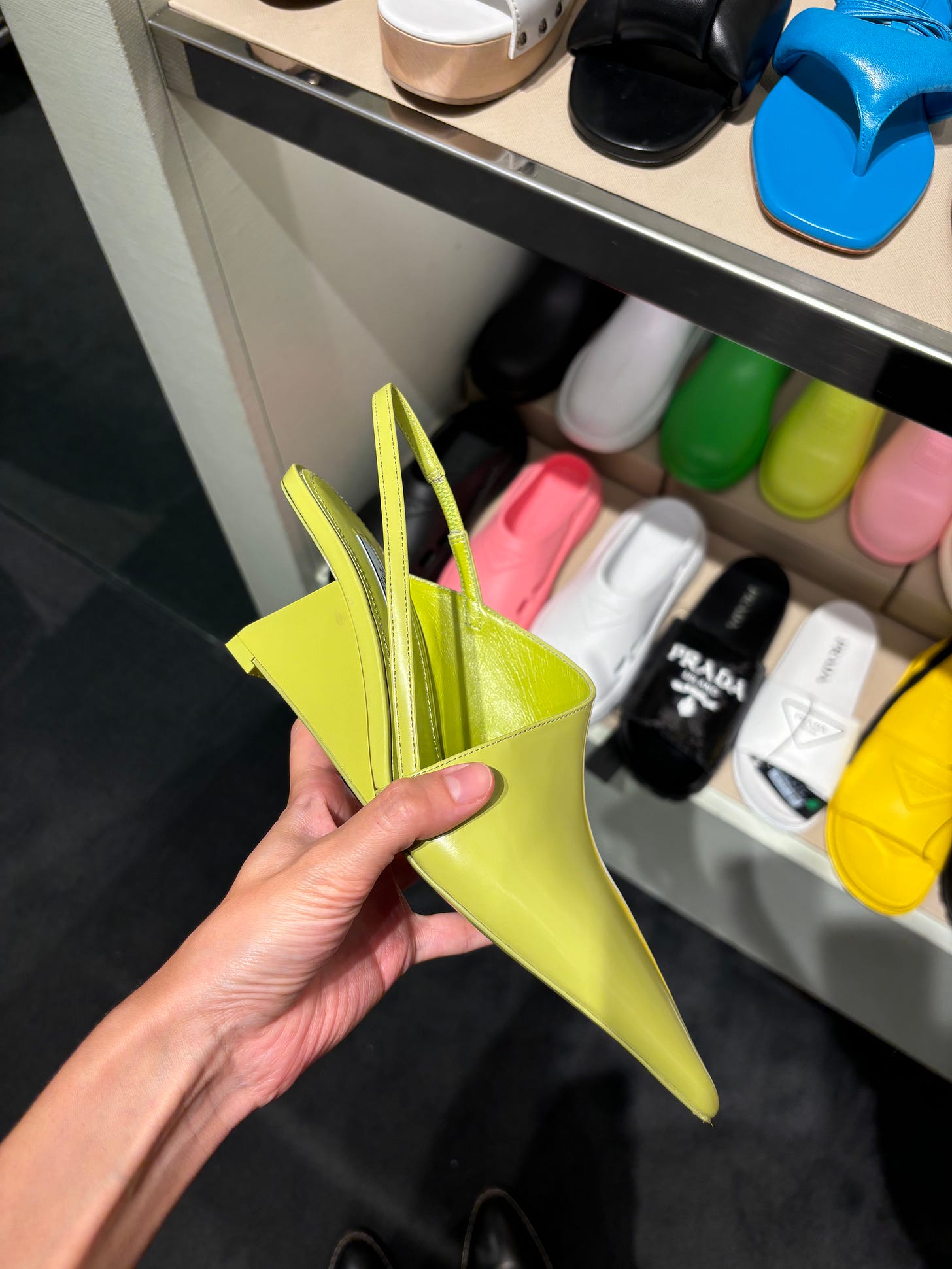 difference between prada and prada outlet