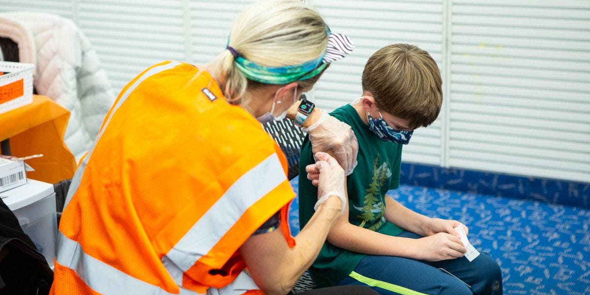 Jongetje (7) sterft gruwelijke dood na mRNA-prik van Pfizer
