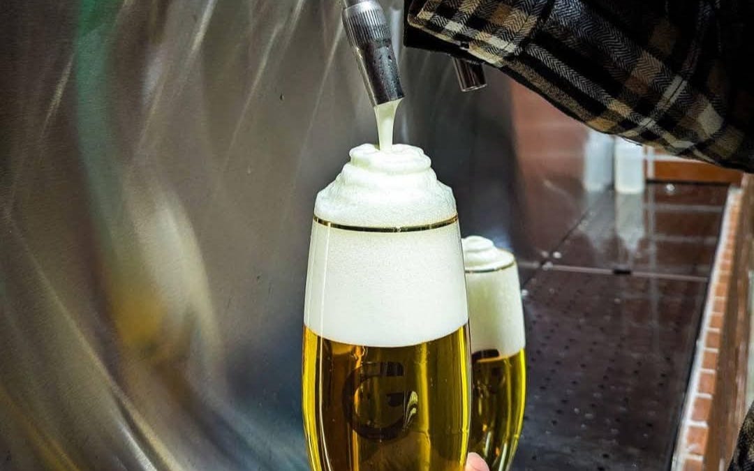 draft beer pouring slow