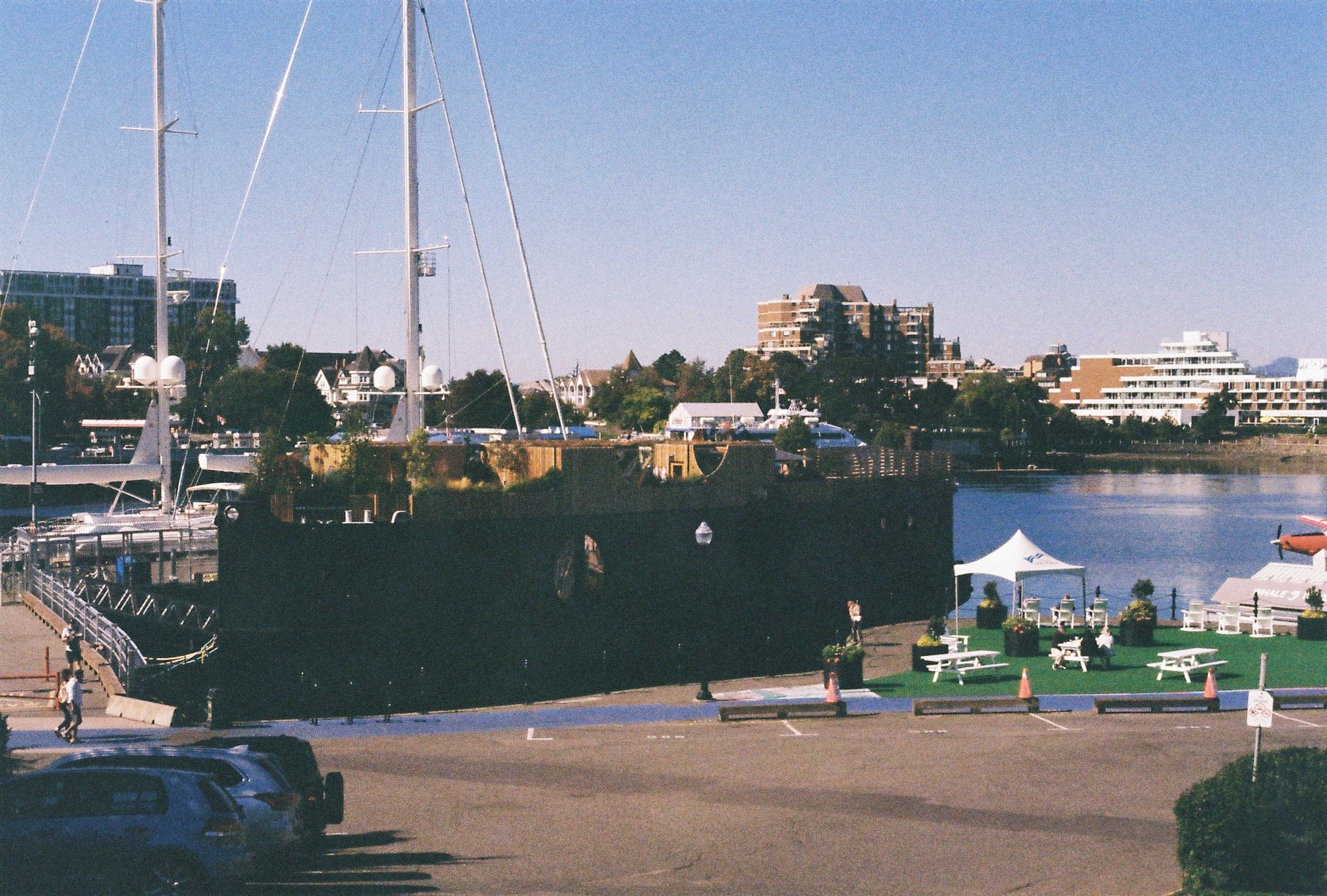 it's giving oracle - Club Bug